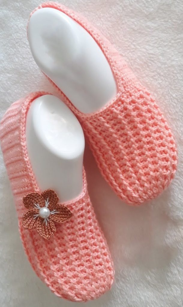 Pretty Pom Slippers Tutorial – Design Peak